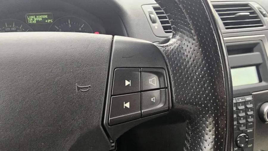 Melns Volvo S40 2009 Rīga, ar dzinēja tilpumu 2.40 L un nobraukumu 281 tūkst. km par 3950 €, foto 17 vietnē AUTOMOTO.COM.LV