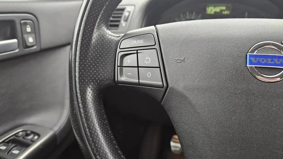 Melns Volvo S40 2009 Rīga, ar dzinēja tilpumu 2.40 L un nobraukumu 281 tūkst. km par 3950 €, foto 18 vietnē AUTOMOTO.COM.LV