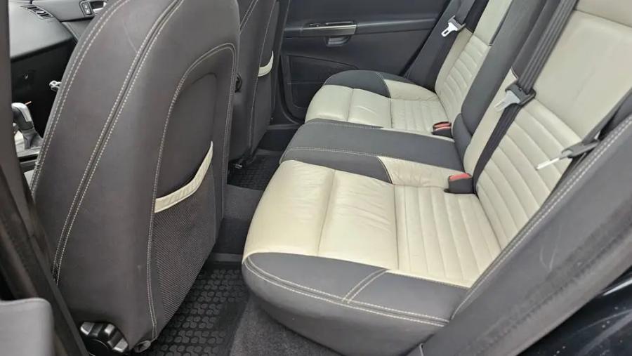 Melns Volvo S40 2009 Rīga, ar dzinēja tilpumu 2.40 L un nobraukumu 281 tūkst. km par 3950 €, foto 20 vietnē AUTOMOTO.COM.LV