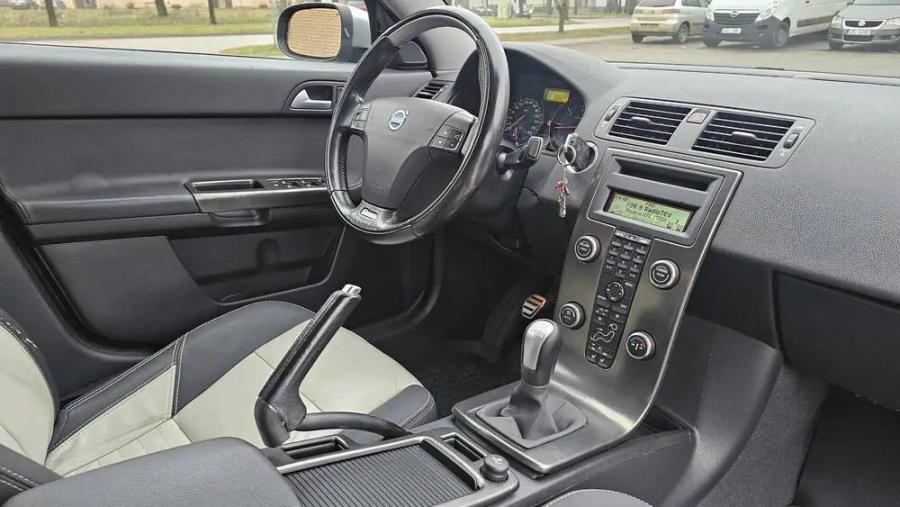 Melns Volvo S40 2009 Rīga, ar dzinēja tilpumu 2.40 L un nobraukumu 281 tūkst. km par 3950 €, foto 22 vietnē AUTOMOTO.COM.LV