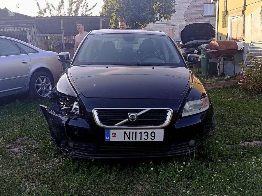 Черный Вольво С40 2009 в Паневежис, объемом двигателя 1.60 л и пробегом 321 тыс. км за 777 €, фото 1 на AUTOMOTO.COM.LV