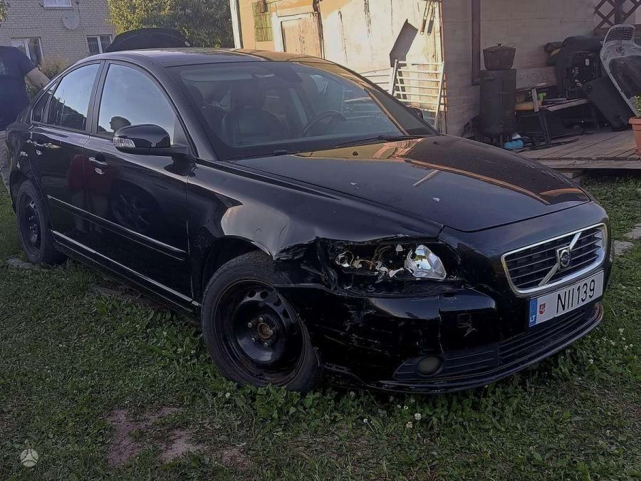 Черный Вольво С40 2009 в Паневежис, объемом двигателя 1.60 л и пробегом 321 тыс. км за 777 €, фото 3 на AUTOMOTO.COM.LV