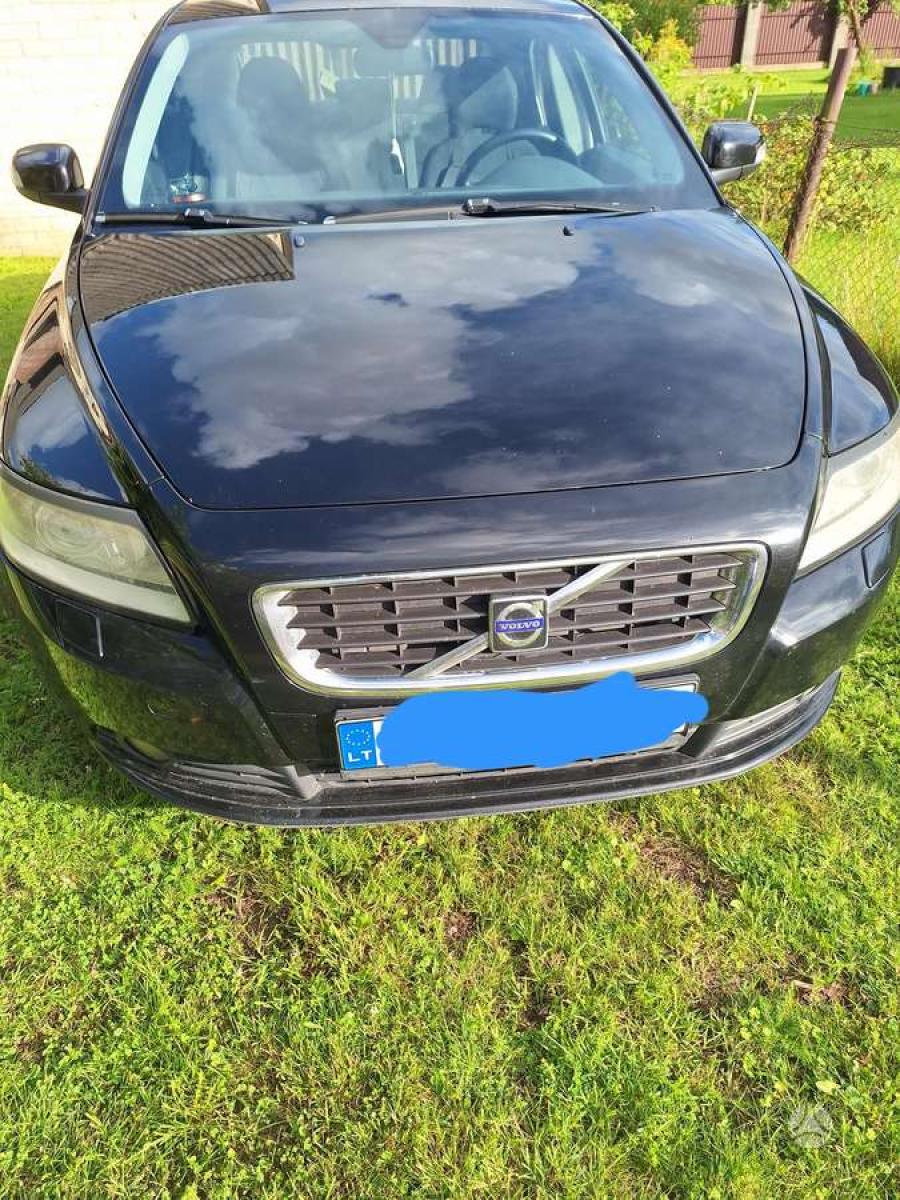 Black Volvo S40 2009 in Kaunas, with an engine capacity of 1.56 L and mileage of 330 thousand km for 2200 €, photo 1 on AUTOMOTO.COM.LV