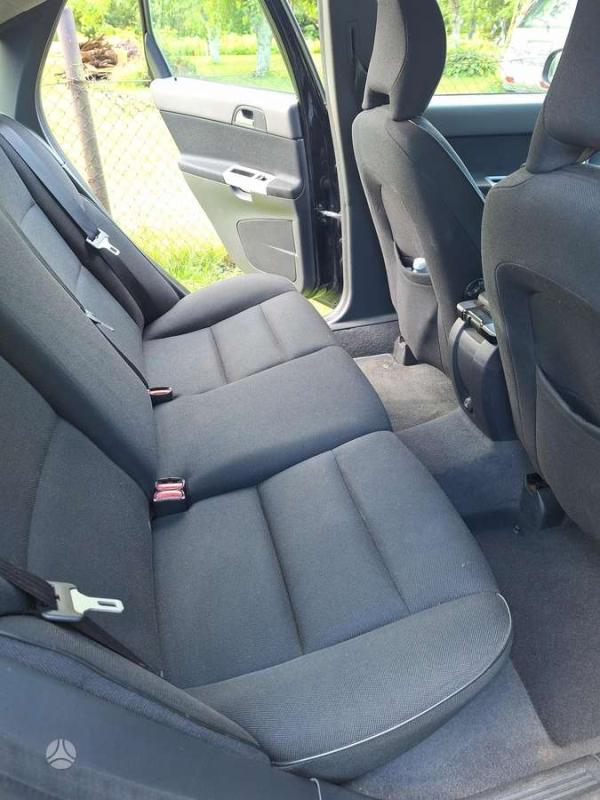 Black Volvo S40 2009 in Kaunas, with an engine capacity of 1.56 L and mileage of 330 thousand km for 2200 €, photo 3 on AUTOMOTO.COM.LV