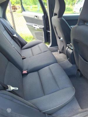 Black Volvo S40 2009 in Kaunas, with an engine capacity of 1.56 L and mileage of 330 thousand km for 2200 €, photo 4 on AUTOMOTO.COM.LV