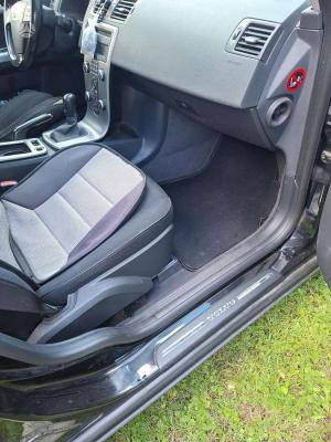 Black Volvo S40 2009 in Kaunas, with an engine capacity of 1.56 L and mileage of 330 thousand km for 2200 €, photo 5 on AUTOMOTO.COM.LV