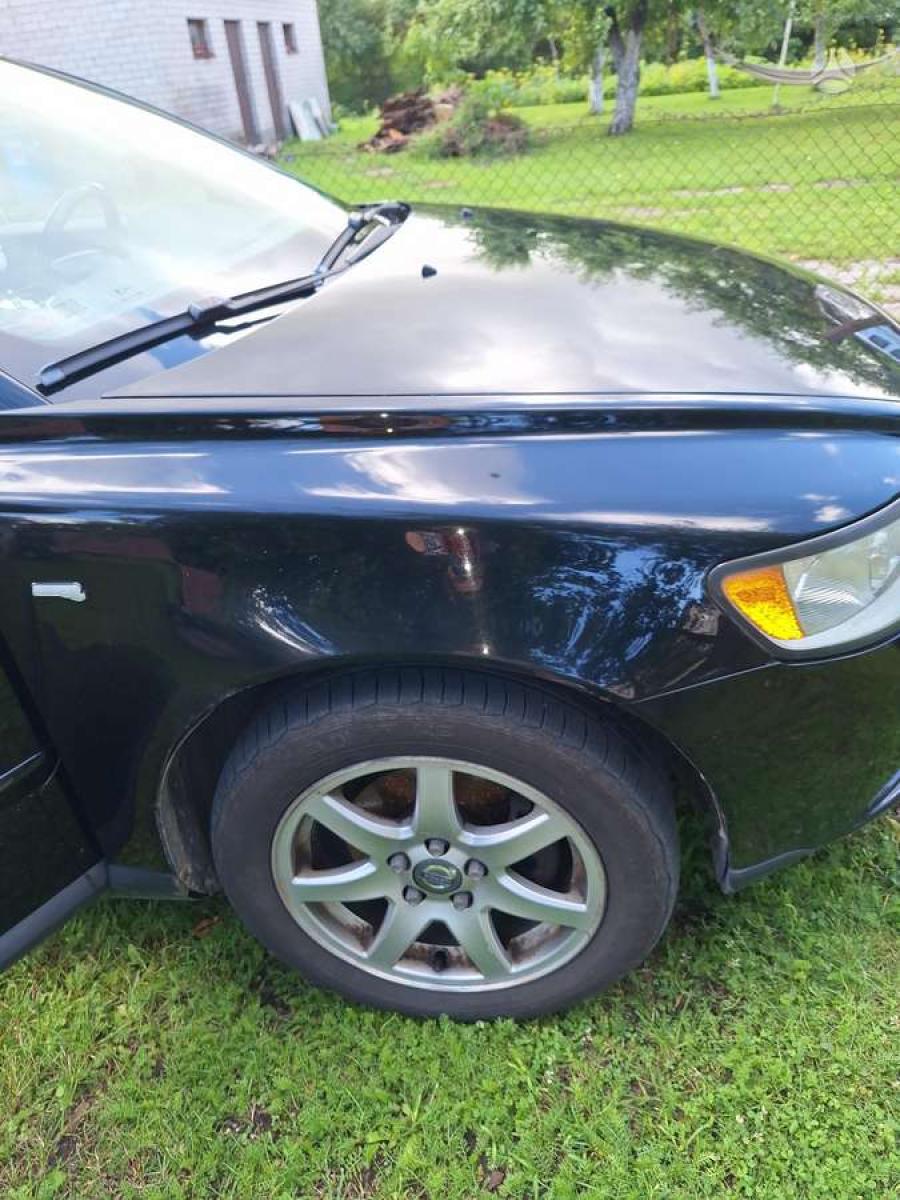 Black Volvo S40 2009 in Kaunas, with an engine capacity of 1.56 L and mileage of 330 thousand km for 2200 €, photo 6 on AUTOMOTO.COM.LV