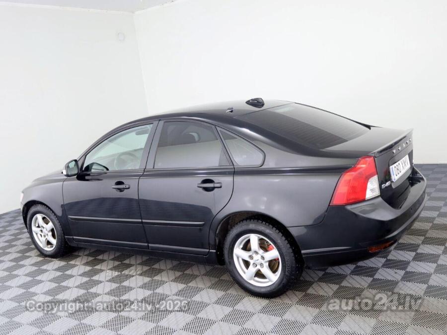 Melns Volvo S40 2010 Tallina, ar dzinēja tilpumu 1.60 L un nobraukumu 312 tūkst. km par 1999 €, foto 4 vietnē AUTOMOTO.COM.LV
