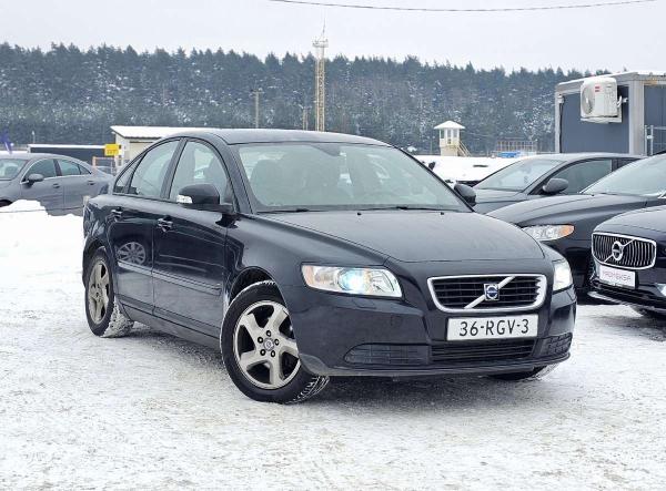 Black Volvo S40 2010 in Vilnius, with an engine capacity of 1.56 L and mileage of 179 thousand km for 2790 €, photo 1 on AUTOMOTO.COM.LV