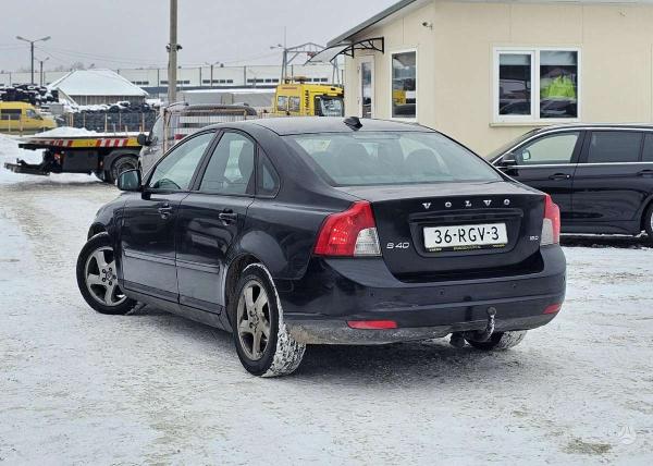 Black Volvo S40 2010 in Vilnius, with an engine capacity of 1.56 L and mileage of 179 thousand km for 2790 €, photo 2 on AUTOMOTO.COM.LV