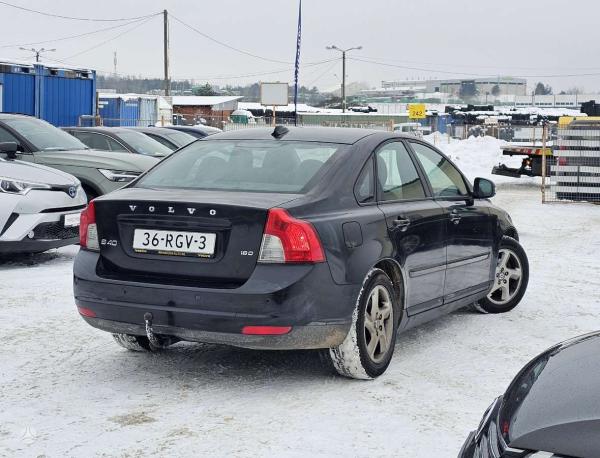 Black Volvo S40 2010 in Vilnius, with an engine capacity of 1.56 L and mileage of 179 thousand km for 2790 €, photo 3 on AUTOMOTO.COM.LV
