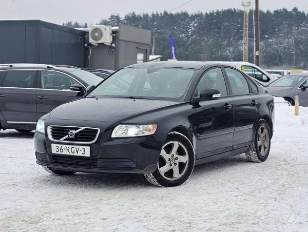 Black Volvo S40 2010 in Vilnius, with an engine capacity of 1.56 L and mileage of 179 thousand km for 2790 €, photo 4 on AUTOMOTO.COM.LV