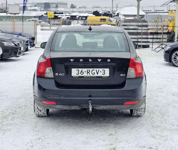 Black Volvo S40 2010 in Vilnius, with an engine capacity of 1.56 L and mileage of 179 thousand km for 2790 €, photo 6 on AUTOMOTO.COM.LV