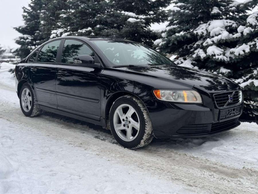 Melns Volvo S40 2010 Utena, ar dzinēja tilpumu 1.60 L un nobraukumu 269 tūkst. km par 3250 €, foto 1 vietnē AUTOMOTO.COM.LV