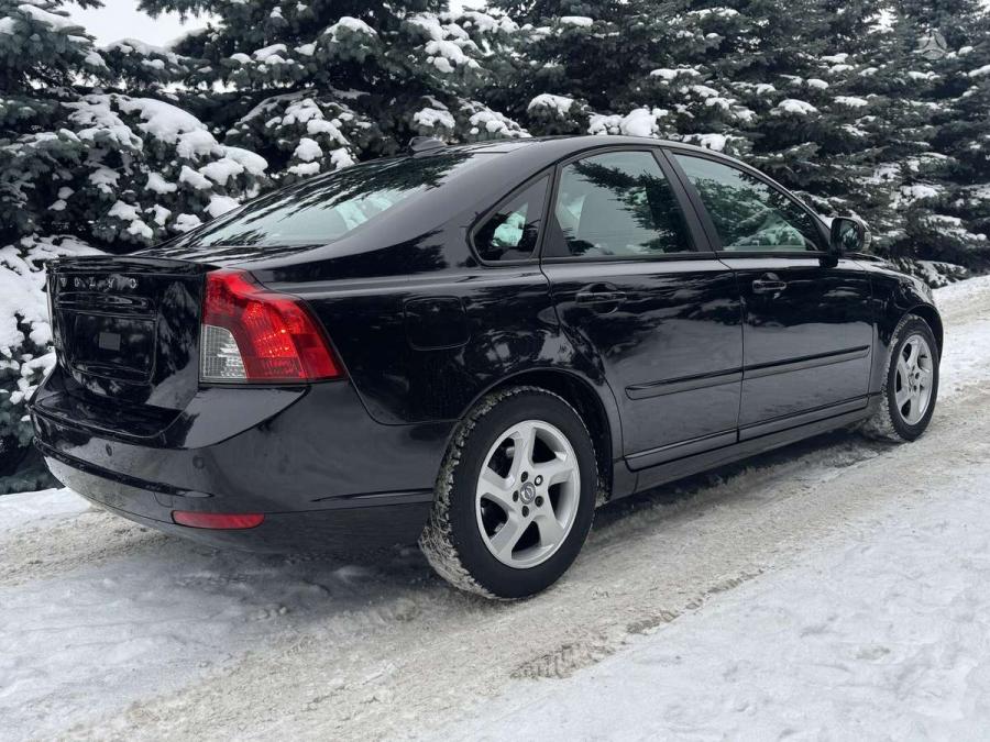 Melns Volvo S40 2010 Utena, ar dzinēja tilpumu 1.60 L un nobraukumu 269 tūkst. km par 3250 €, foto 3 vietnē AUTOMOTO.COM.LV