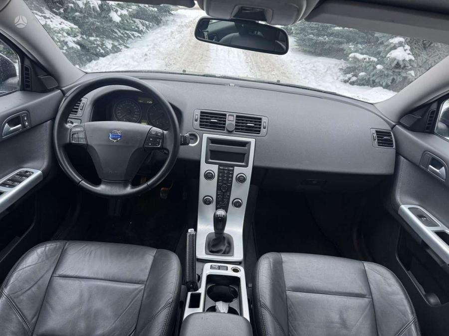Melns Volvo S40 2010 Utena, ar dzinēja tilpumu 1.60 L un nobraukumu 269 tūkst. km par 3250 €, foto 10 vietnē AUTOMOTO.COM.LV