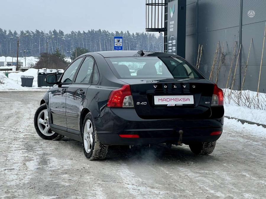 Melns Volvo S40 2010 Viļņa, ar dzinēja tilpumu 1.56 L un nobraukumu 180 tūkst. km par 2790 €, foto 2 vietnē AUTOMOTO.COM.LV