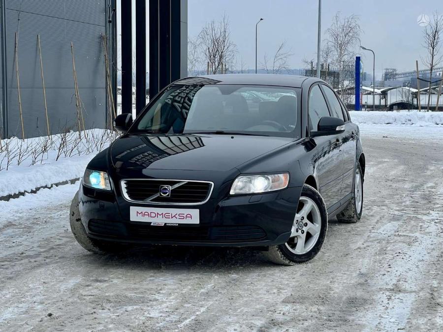 Melns Volvo S40 2010 Viļņa, ar dzinēja tilpumu 1.56 L un nobraukumu 180 tūkst. km par 2790 €, foto 3 vietnē AUTOMOTO.COM.LV