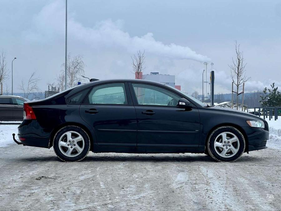 Melns Volvo S40 2010 Viļņa, ar dzinēja tilpumu 1.56 L un nobraukumu 180 tūkst. km par 2790 €, foto 6 vietnē AUTOMOTO.COM.LV