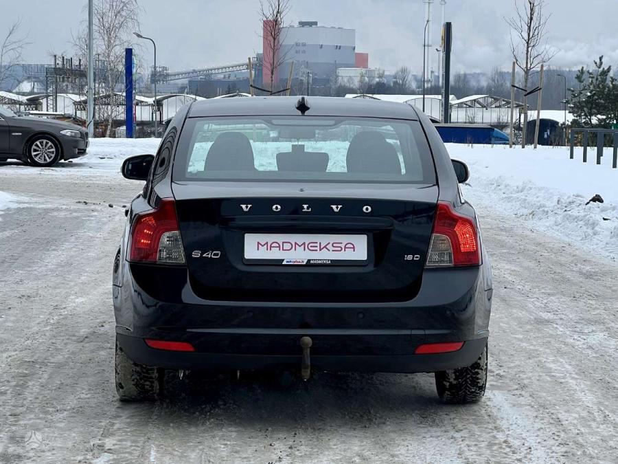Melns Volvo S40 2010 Viļņa, ar dzinēja tilpumu 1.56 L un nobraukumu 180 tūkst. km par 2790 €, foto 8 vietnē AUTOMOTO.COM.LV