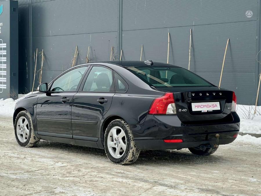 Melns Volvo S40 2010 Viļņa, ar dzinēja tilpumu 1.56 L un nobraukumu 180 tūkst. km par 2790 €, foto 10 vietnē AUTOMOTO.COM.LV