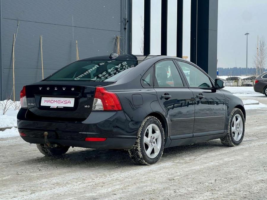 Melns Volvo S40 2010 Viļņa, ar dzinēja tilpumu 1.56 L un nobraukumu 180 tūkst. km par 2790 €, foto 12 vietnē AUTOMOTO.COM.LV