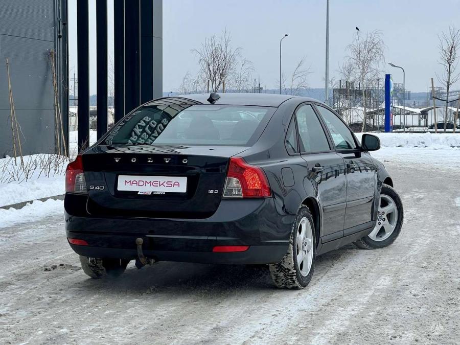 Melns Volvo S40 2010 Viļņa, ar dzinēja tilpumu 1.56 L un nobraukumu 180 tūkst. km par 2790 €, foto 16 vietnē AUTOMOTO.COM.LV