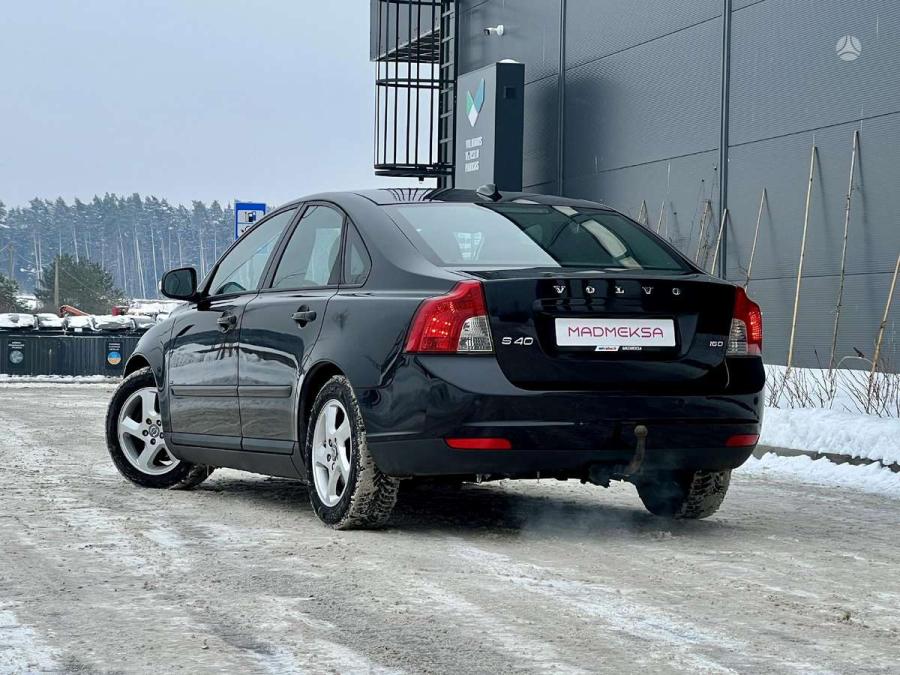 Melns Volvo S40 2010 Viļņa, ar dzinēja tilpumu 1.56 L un nobraukumu 180 tūkst. km par 2790 €, foto 18 vietnē AUTOMOTO.COM.LV