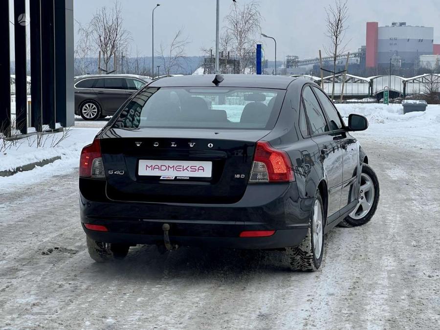 Melns Volvo S40 2010 Viļņa, ar dzinēja tilpumu 1.56 L un nobraukumu 180 tūkst. km par 2790 €, foto 20 vietnē AUTOMOTO.COM.LV