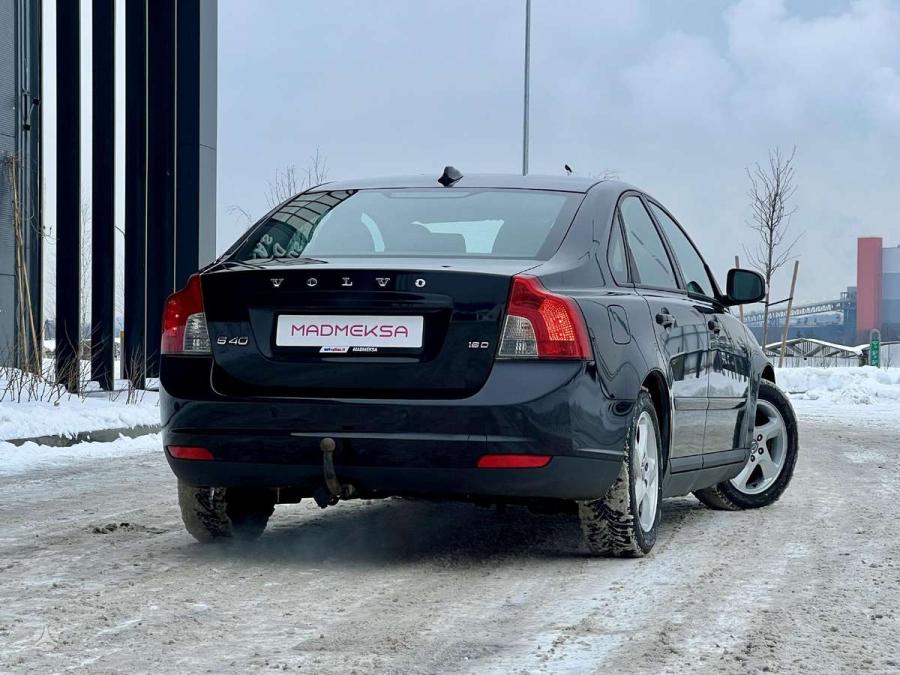 Melns Volvo S40 2010 Viļņa, ar dzinēja tilpumu 1.56 L un nobraukumu 180 tūkst. km par 2790 €, foto 4 vietnē AUTOMOTO.COM.LV