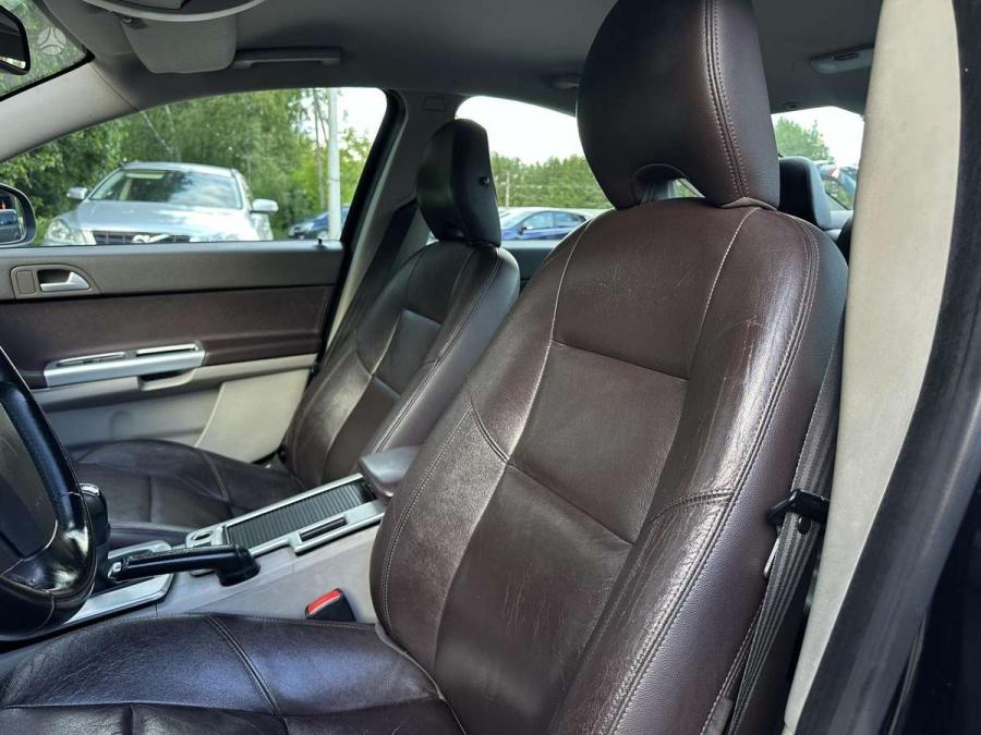 Black Volvo S40 2010 in Kaunas, with an engine capacity of 1.56 L and mileage of 303 thousand km for 3250 €, photo 12 on AUTOMOTO.COM.LV