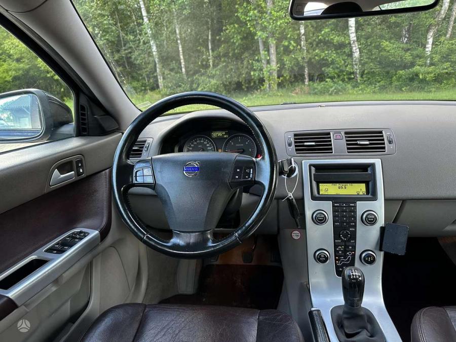 Black Volvo S40 2010 in Kaunas, with an engine capacity of 1.56 L and mileage of 303 thousand km for 3250 €, photo 17 on AUTOMOTO.COM.LV