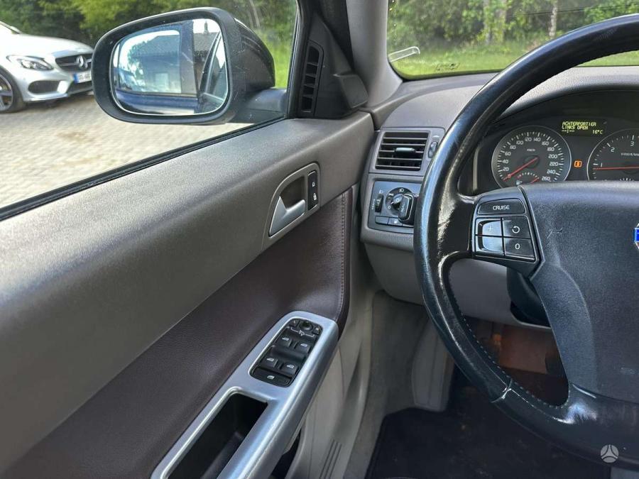 Black Volvo S40 2010 in Kaunas, with an engine capacity of 1.56 L and mileage of 303 thousand km for 3250 €, photo 20 on AUTOMOTO.COM.LV