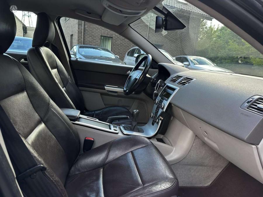 Black Volvo S40 2010 in Kaunas, with an engine capacity of 1.56 L and mileage of 303 thousand km for 3250 €, photo 23 on AUTOMOTO.COM.LV