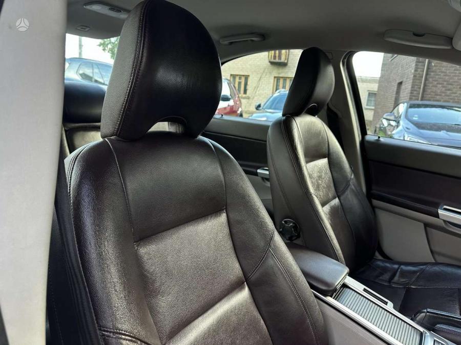 Black Volvo S40 2010 in Kaunas, with an engine capacity of 1.56 L and mileage of 303 thousand km for 3250 €, photo 24 on AUTOMOTO.COM.LV