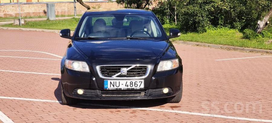 Melns Volvo S40 2010 Jēkabpils, ar dzinēja tilpumu 2.00 L un nobraukumu 235 tūkst. km par 1600 €, foto 4 vietnē AUTOMOTO.COM.LV