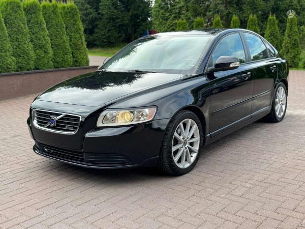 Black Volvo S40 2010 in Utena, with an engine capacity of 1.56 L and mileage of 209 thousand km for 3650 €, photo 1 on AUTOMOTO.COM.LV