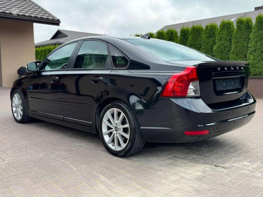 Black Volvo S40 2010 in Utena, with an engine capacity of 1.56 L and mileage of 209 thousand km for 3650 €, photo 4 on AUTOMOTO.COM.LV