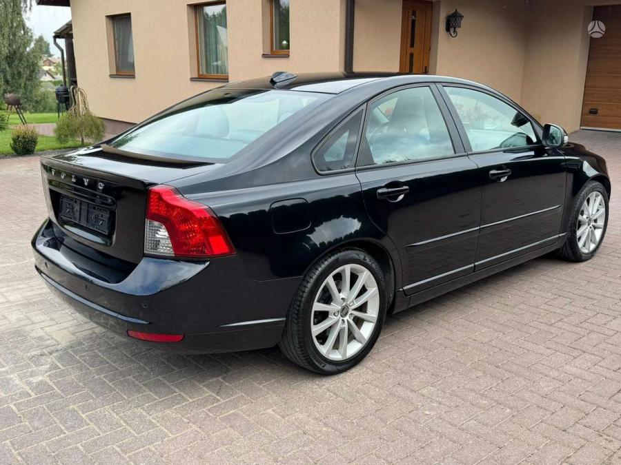 Black Volvo S40 2010 in Utena, with an engine capacity of 1.56 L and mileage of 209 thousand km for 3650 €, photo 7 on AUTOMOTO.COM.LV