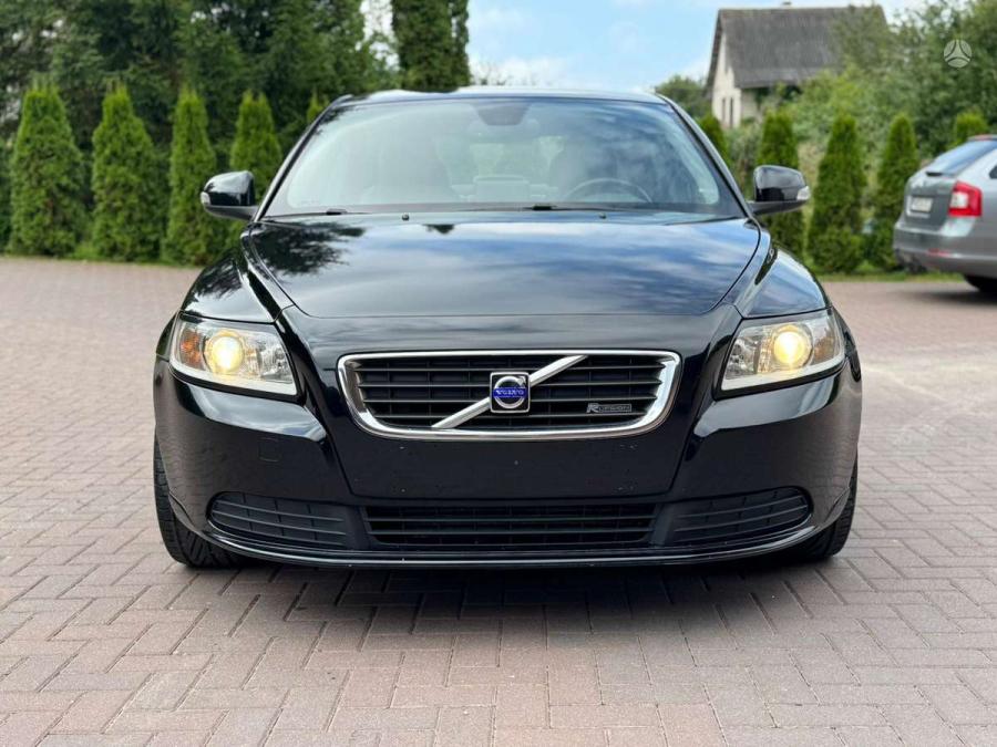 Black Volvo S40 2010 in Utena, with an engine capacity of 1.56 L and mileage of 209 thousand km for 3650 €, photo 8 on AUTOMOTO.COM.LV