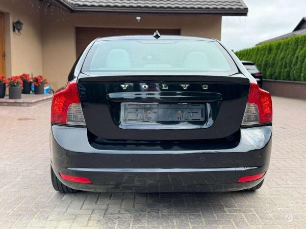 Black Volvo S40 2010 in Utena, with an engine capacity of 1.56 L and mileage of 209 thousand km for 3650 €, photo 9 on AUTOMOTO.COM.LV