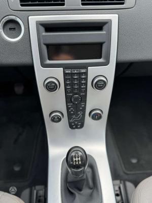 Black Volvo S40 2010 in Utena, with an engine capacity of 1.56 L and mileage of 209 thousand km for 3650 €, photo 11 on AUTOMOTO.COM.LV