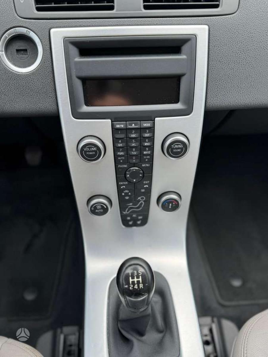 Black Volvo S40 2010 in Utena, with an engine capacity of 1.56 L and mileage of 209 thousand km for 3650 €, photo 11 on AUTOMOTO.COM.LV