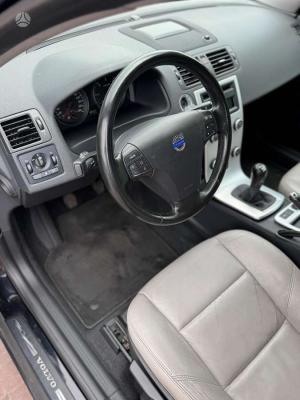 Black Volvo S40 2010 in Utena, with an engine capacity of 1.56 L and mileage of 209 thousand km for 3650 €, photo 13 on AUTOMOTO.COM.LV