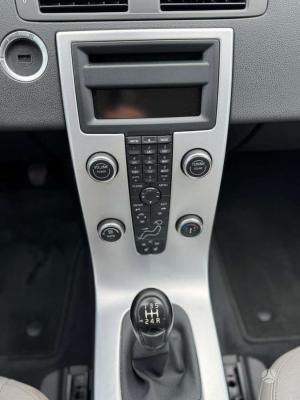 Melns Volvo S40 2010 Utena, ar dzinēja tilpumu 1.56 L un nobraukumu 209 tūkst. km par 3650 €, foto 11 vietnē AUTOMOTO.COM.LV