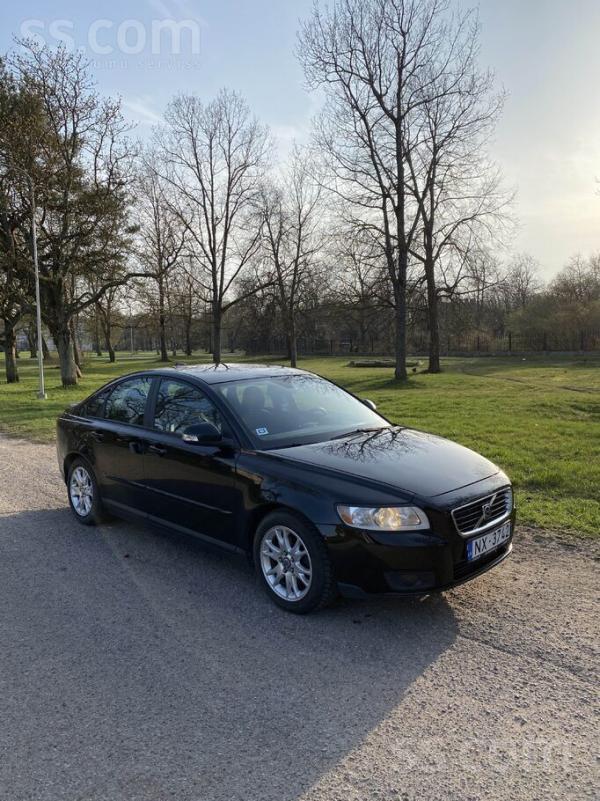 Volvo S40 2010 Liepāja vietnē Melns Volvo S40 2010 Liepāja, ar dzinēja tilpumu 1.60 L un nobraukumu 320 tūkst. km par 2399 €, foto 4 vietnē AUTOMOTO.COM.LV