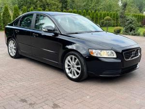Black Volvo S40 2010 in Utena, with an engine capacity of 1.56 L and mileage of 209 thousand km for 3599 €, photo 3 on AUTOMOTO.COM.LV