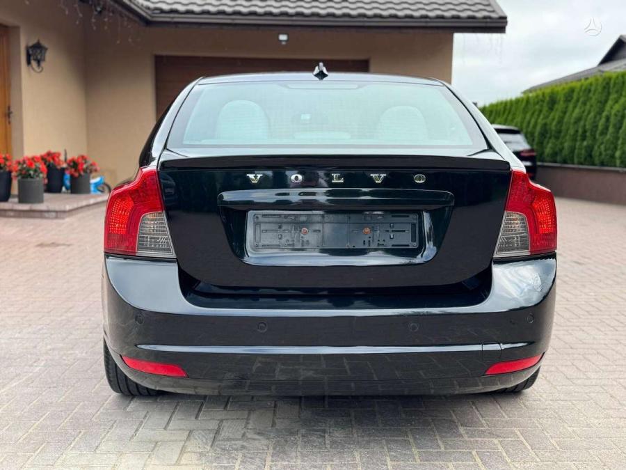 Black Volvo S40 2010 in Utena, with an engine capacity of 1.56 L and mileage of 209 thousand km for 3599 €, photo 9 on AUTOMOTO.COM.LV