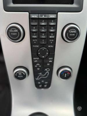 Black Volvo S40 2010 in Utena, with an engine capacity of 1.56 L and mileage of 209 thousand km for 3599 €, photo 13 on AUTOMOTO.COM.LV