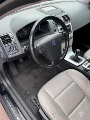 Black Volvo S40 2010 in Utena, with an engine capacity of 1.56 L and mileage of 209 thousand km for 3599 €, photo 15 on AUTOMOTO.COM.LV